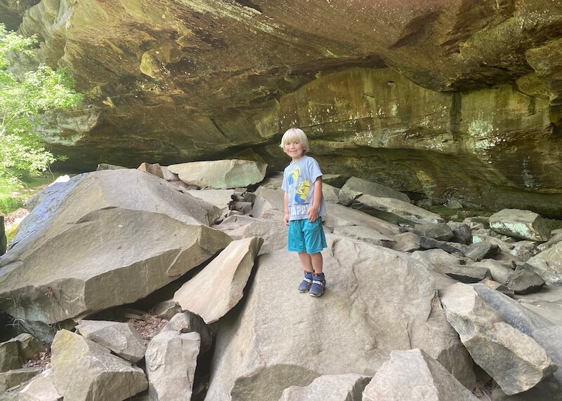 Giant City State Park Hikes - thatawaydad.com