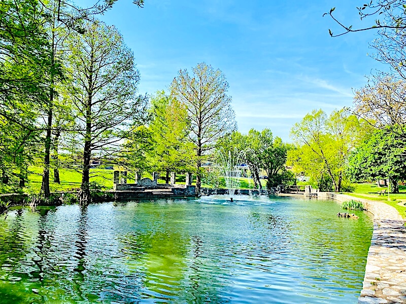 Oak Knoll Park Stroll - thatawaydad.com