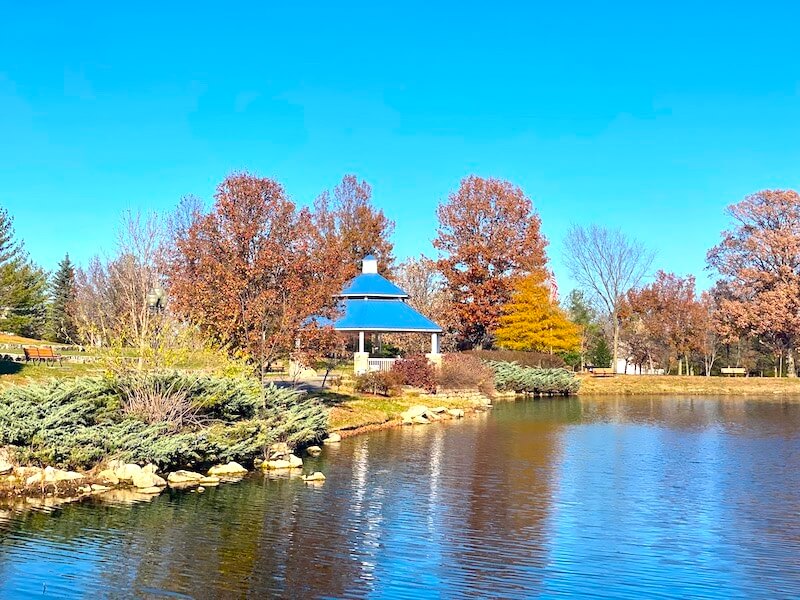 Lakeside Walk at Boulevard Park - thatawaydad.com